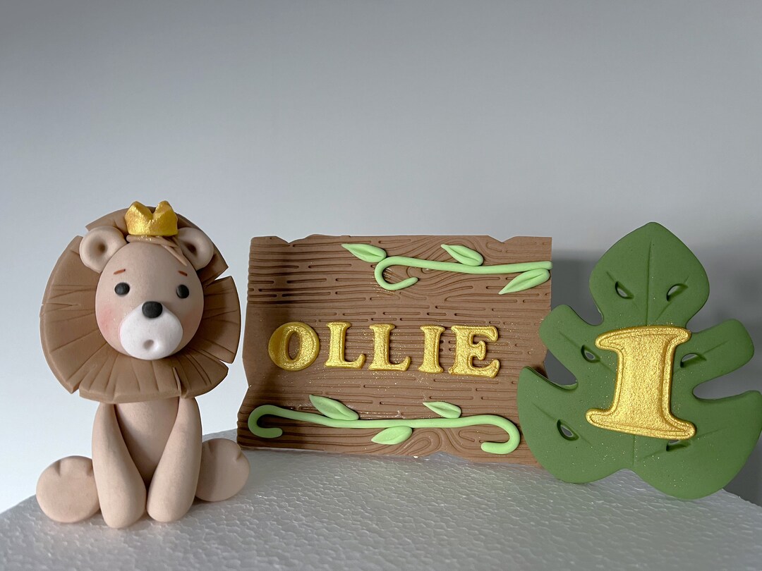 Personalised Fondant Edible Lion With Crown / Edible Cake Topper Set ...