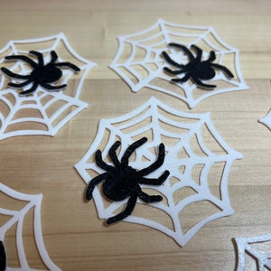 Edible Spiderweb and Spiders Cupcake Toppers. Pre-cut Halloween Wafer ...