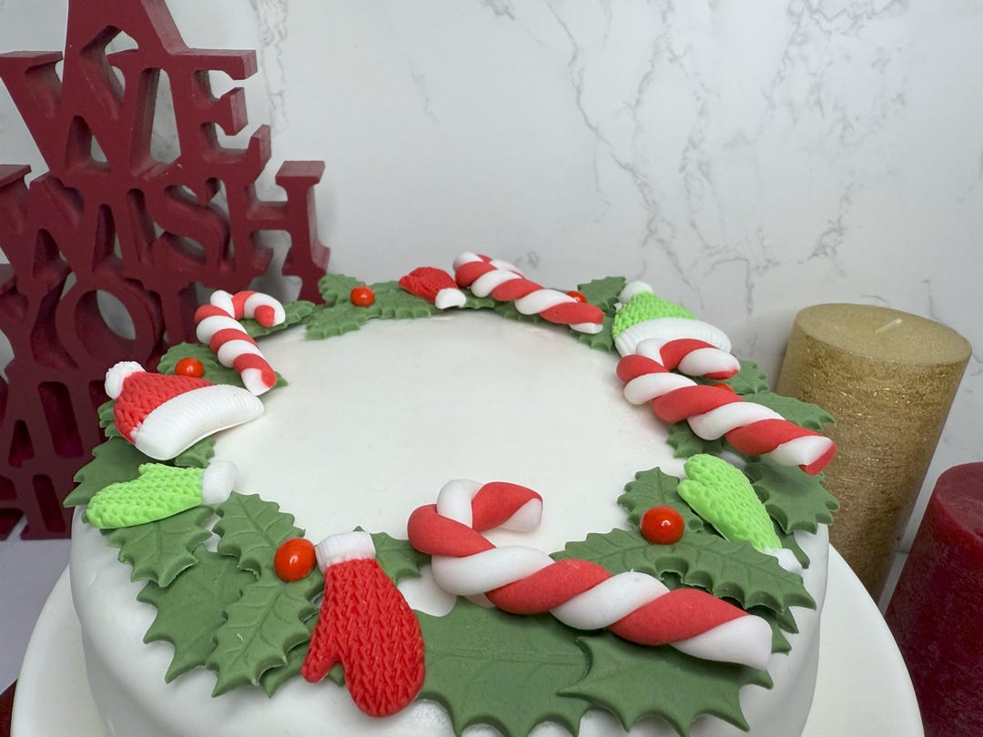 Christmas Wreath Edible Cake Toppers Decoration. Sugar Paste Christmas ...