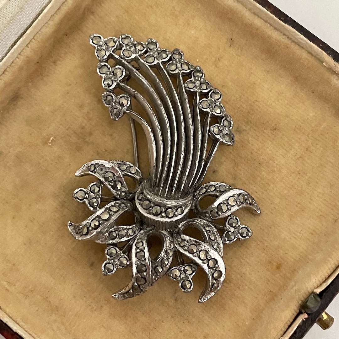 Broche vintage des années 1930 en gerbe de marcassite Broche style ...