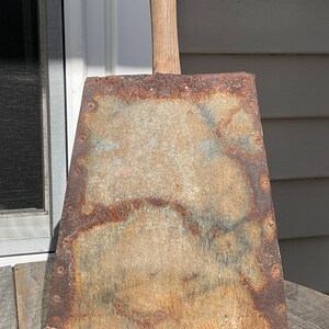 Antique Old Worn Red Paint Wood & Metal Handled Dust Pan Kitchen Prim ...