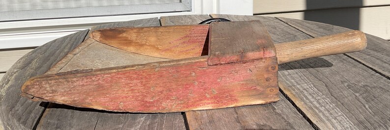 Antique Old Worn Red Paint Wood & Metal Handled Dust Pan Kitchen Prim ...