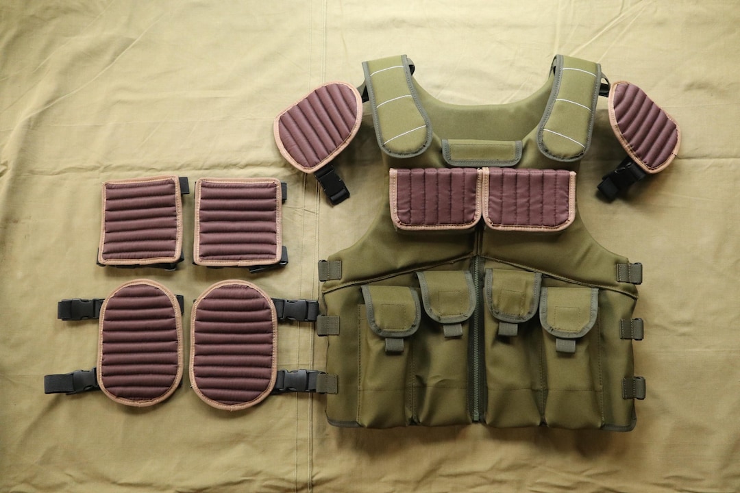 Chaleco y conjunto de armadura Stalker Monolith - Etsy España