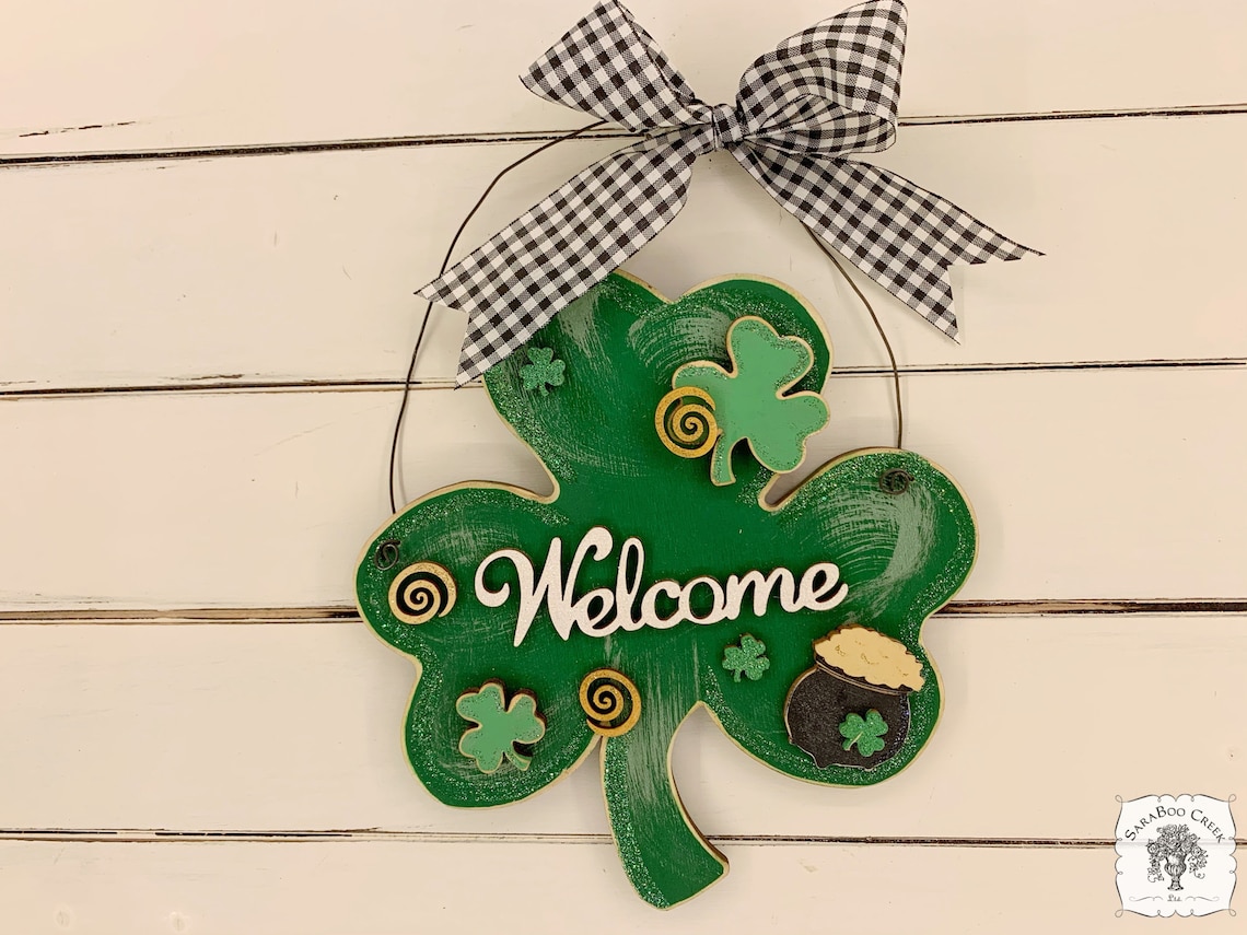 Welcome Shamrock St Patricks Day Door Sign, Glitter Shamrock Front Door ...