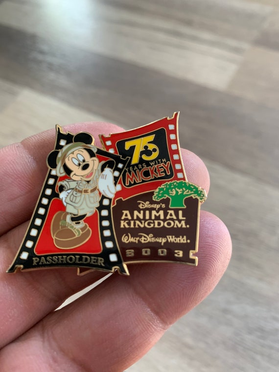 Art & Collectibles Passholder Exclusive 75 Years With Mickey Hinged Pin ...