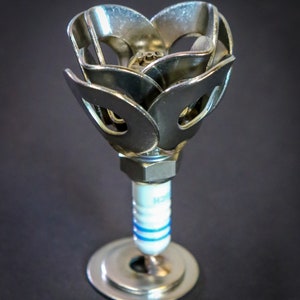 Spark Plug Flower • Scrap Metal Rose Welded Upcycled Artwork - Gift for ...