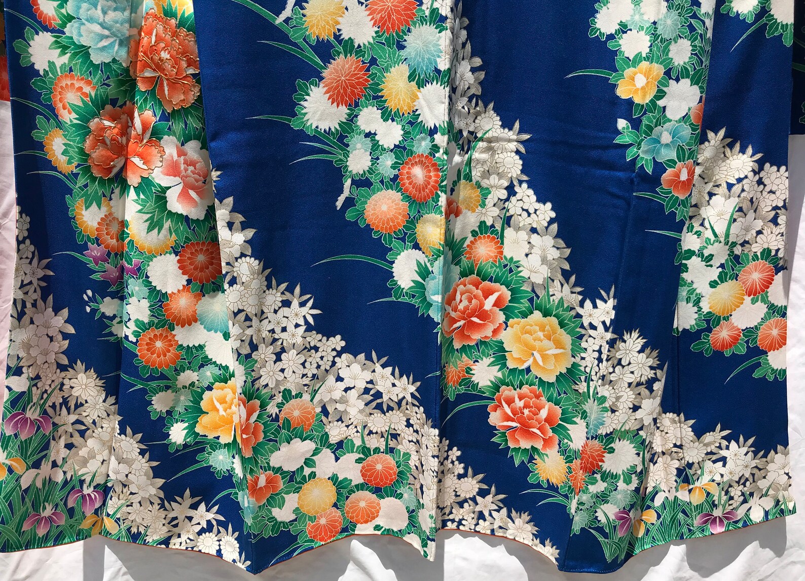 Japanese Royal Blue & Wht Kimono, Print Swirling Colourful Floral Arcs ...