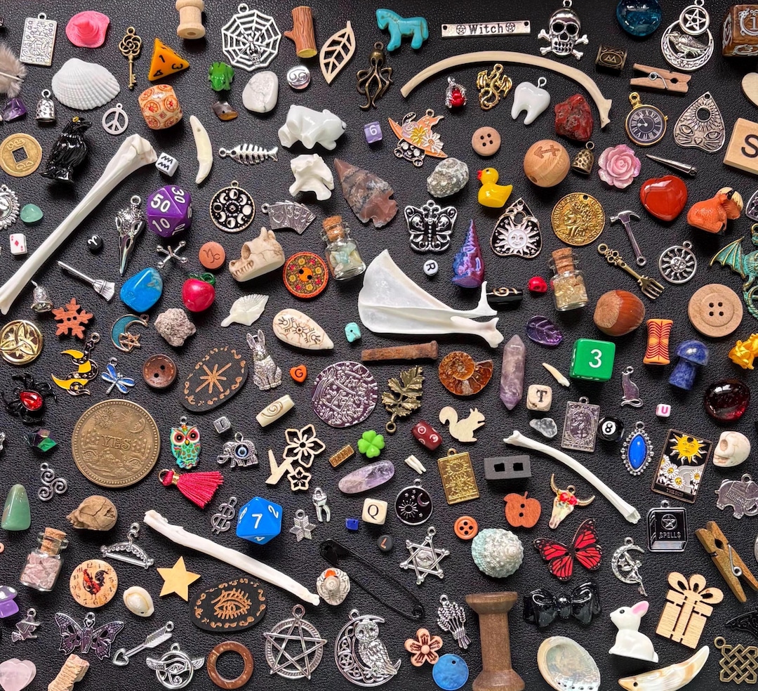 Divination Charm Casting Set: Bones, Dice, Runes, Miniatures, Charms ...
