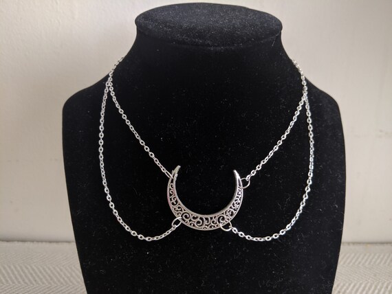 Simple Filigree Moon Necklace | Etsy
