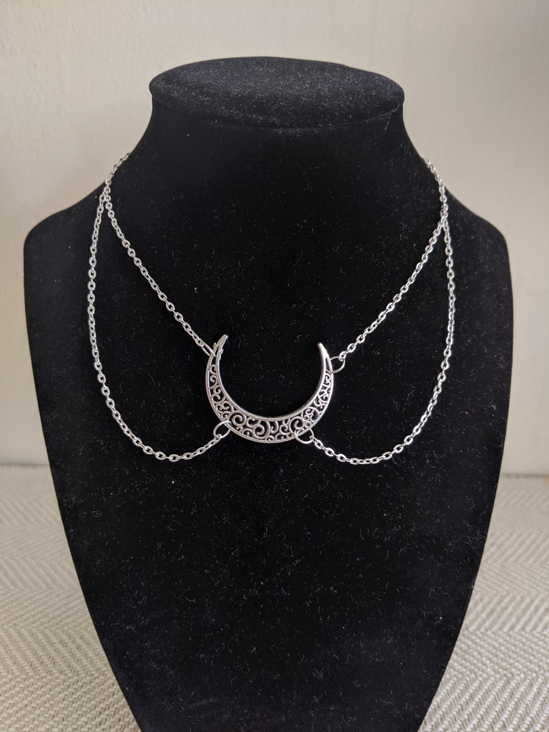 Simple Filigree Moon Necklace | Etsy