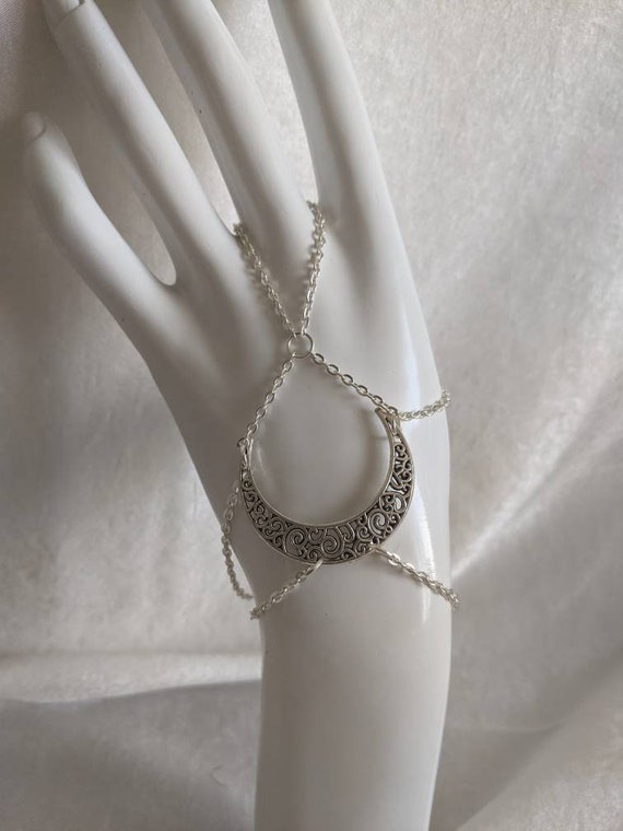 Simple Moon Hand Chain | Etsy