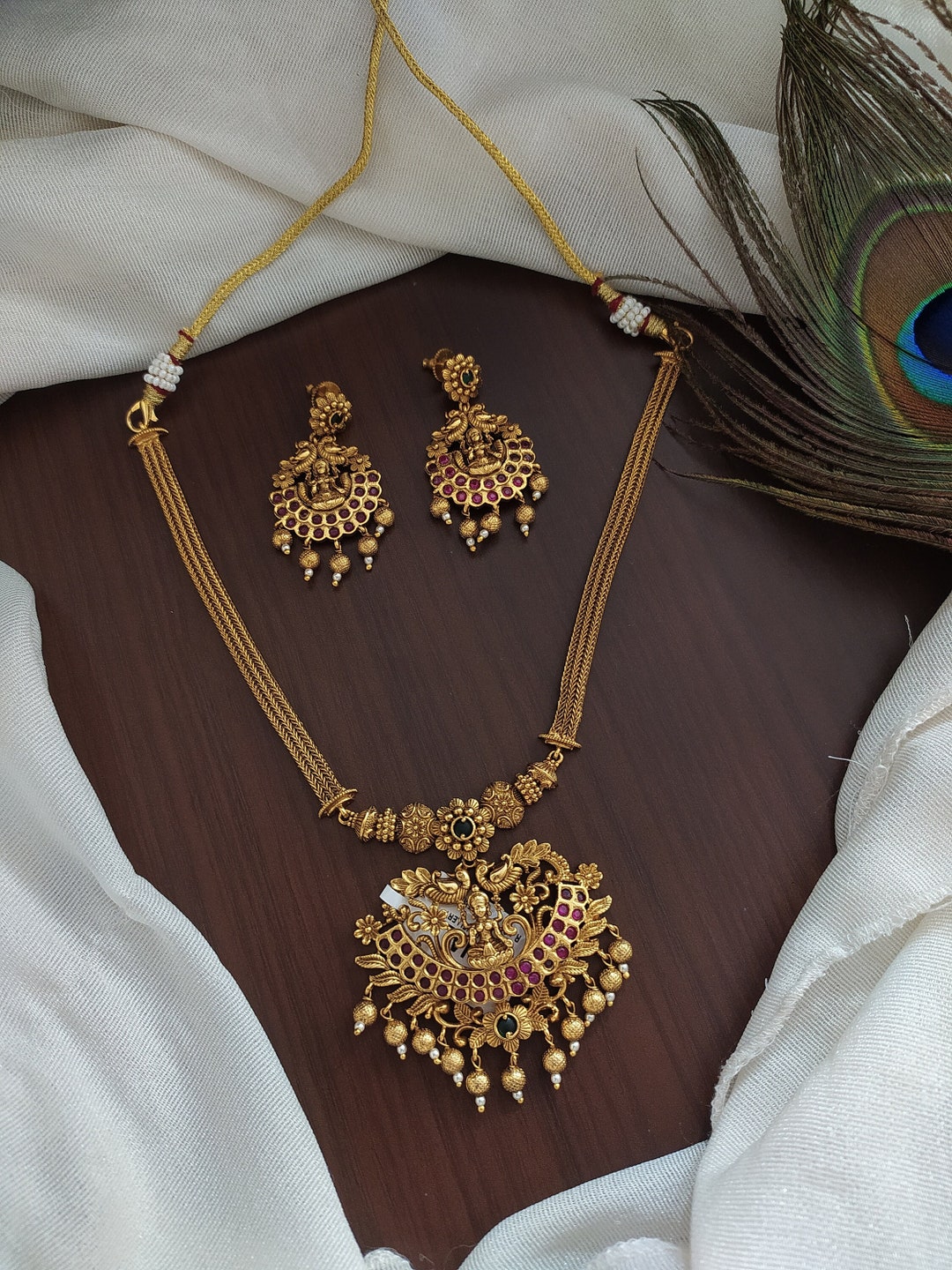 Indian Jewelry Gold Chain Necklace Gold Locket Emerald Ruby Vintage ...