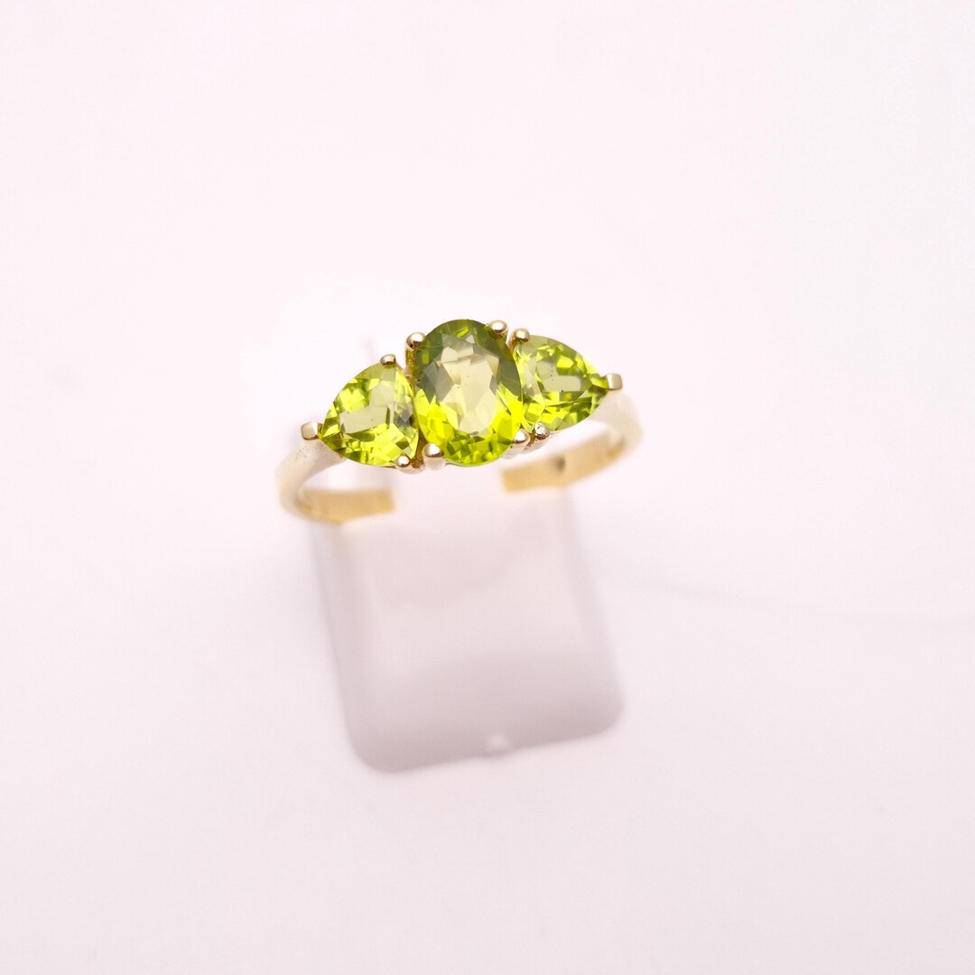9ct Yellow Gold Peridot Three Stone Trilogy Ring - Etsy