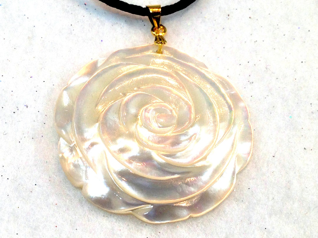White Shell Flower Pendant Necklace - Etsy