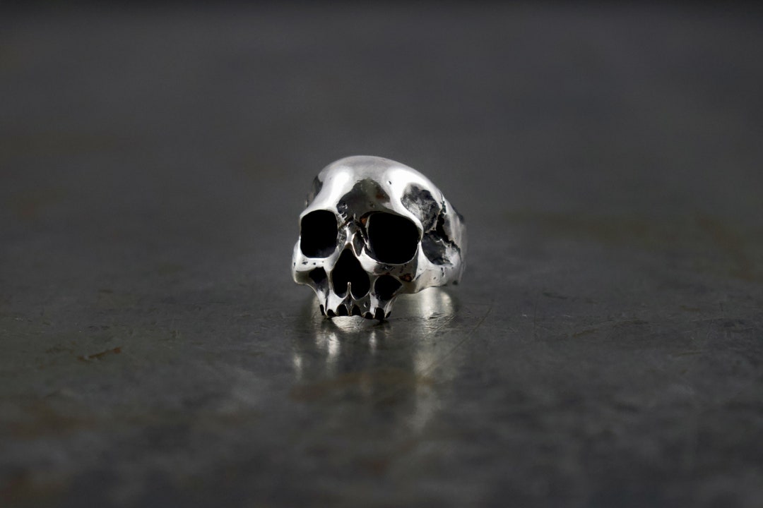 Anatomical Skull Ring Toothless - Etsy