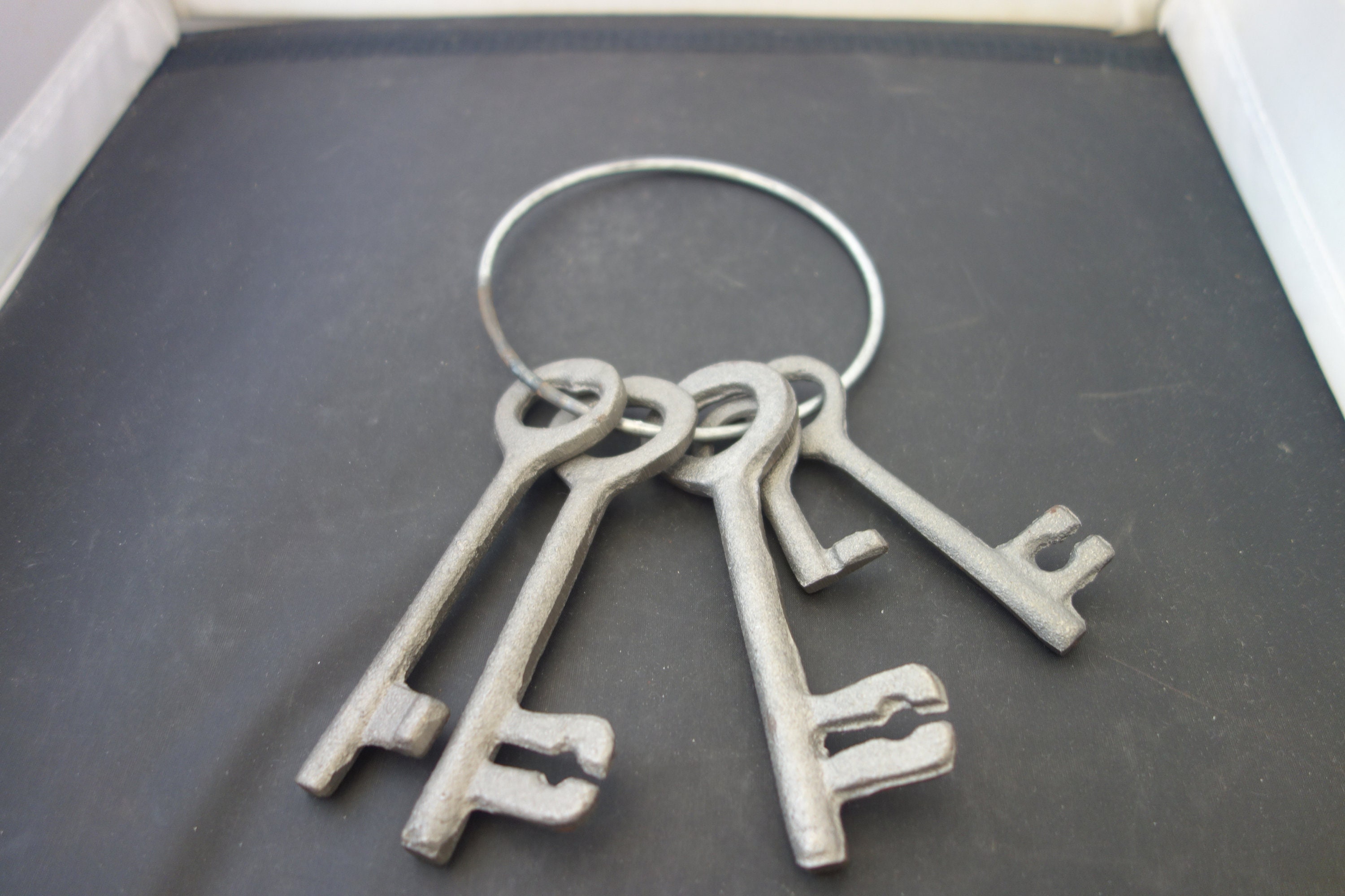 Vintage Large Set of Jailer's Keys Novelty Key Set Art Piece Prop Very ...