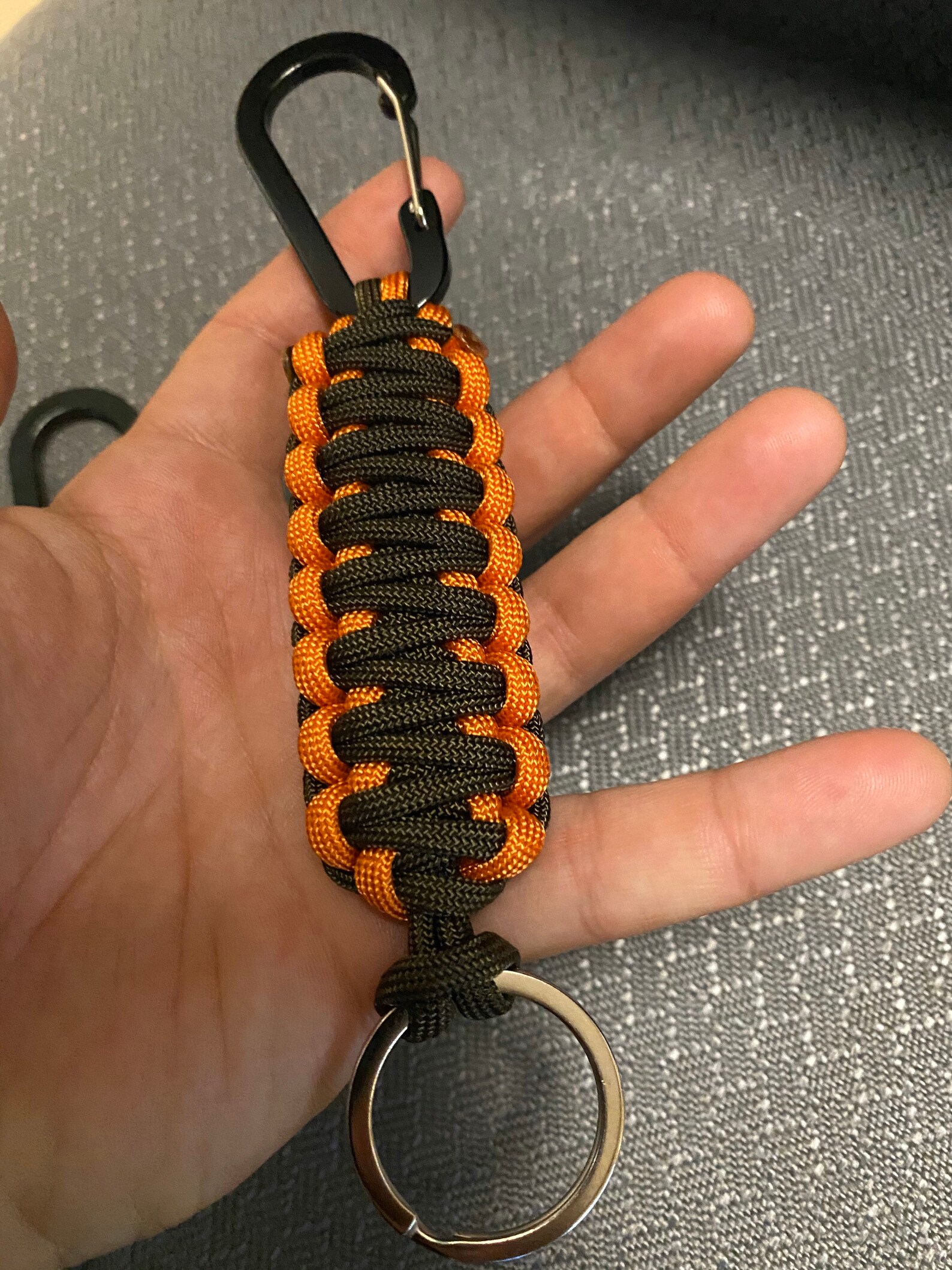 Deluxe Carabiner Paracord Keychain - Etsy