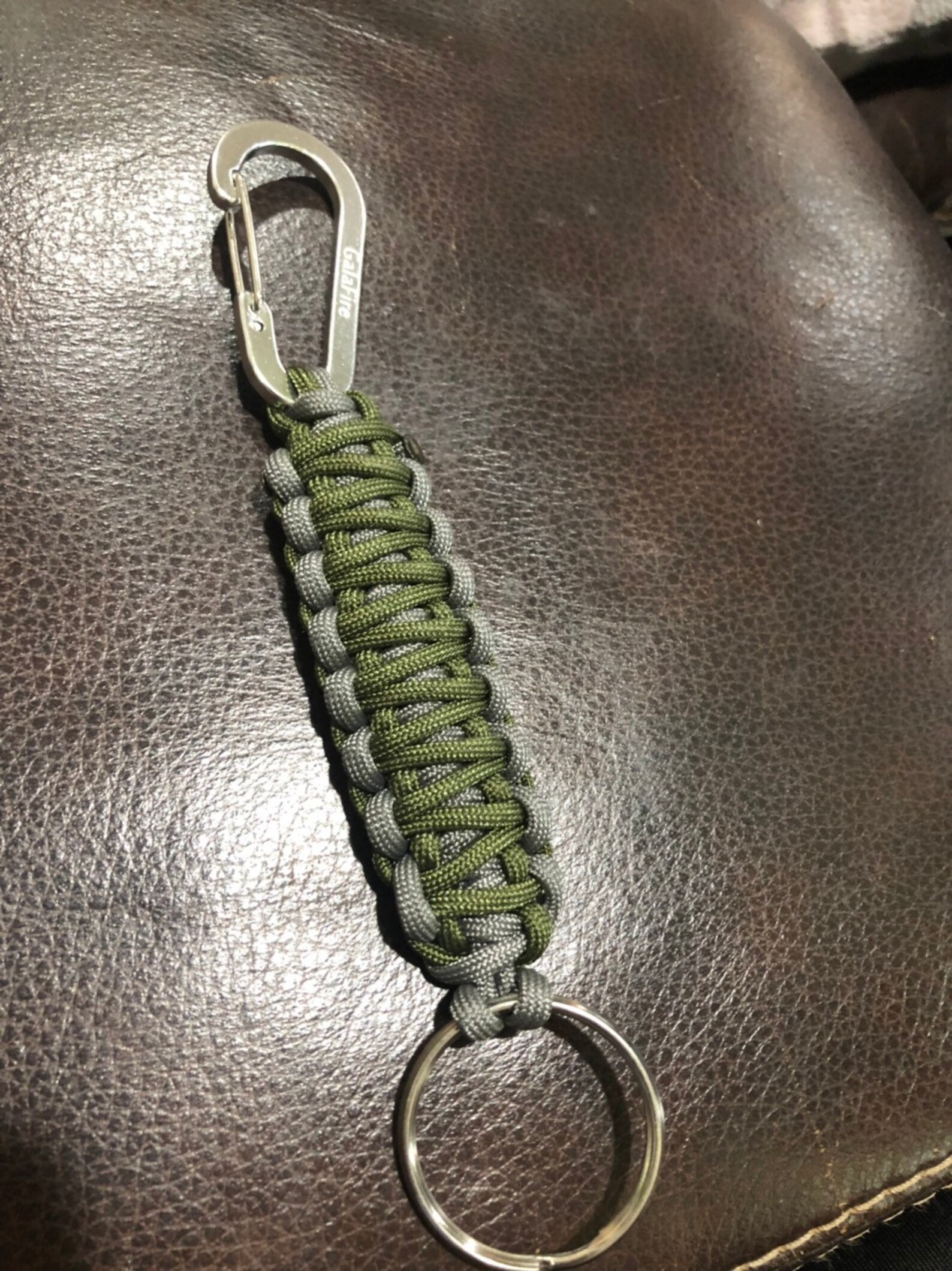 Deluxe Carabiner Paracord Keychain - Etsy