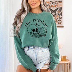 Romantasy Book Club Svg, Trendy Bookish Svg, Romantasy Lover Svg ...