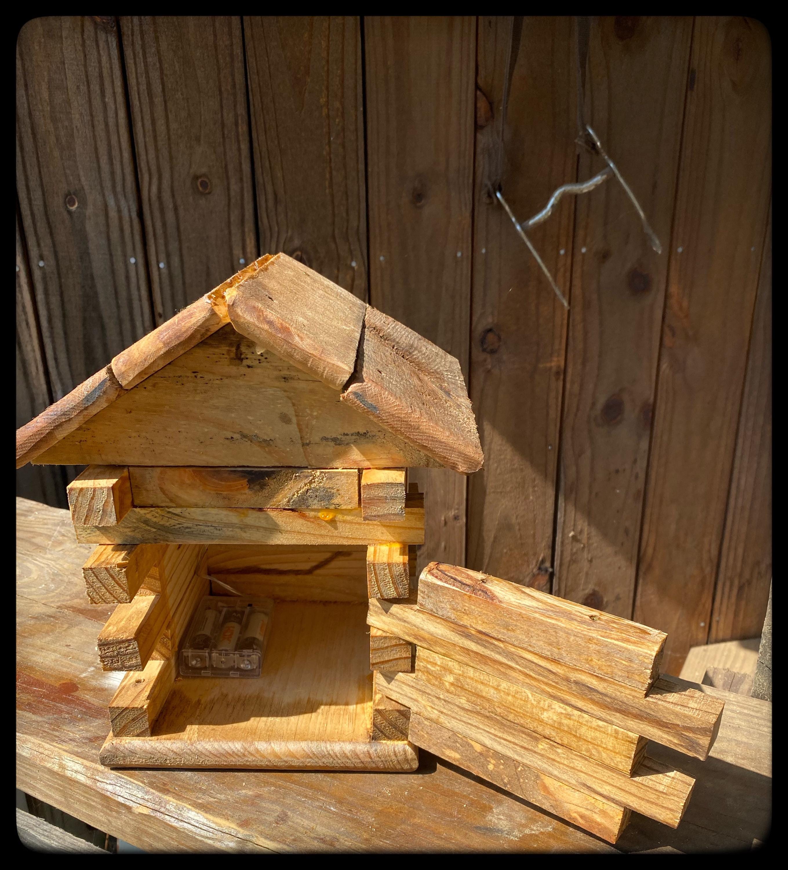 H001 - Lighted Log Cabin Bird House - Etsy