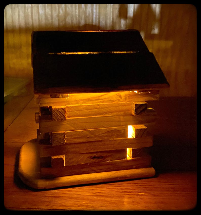 H001 - Lighted Log Cabin Bird House - Etsy