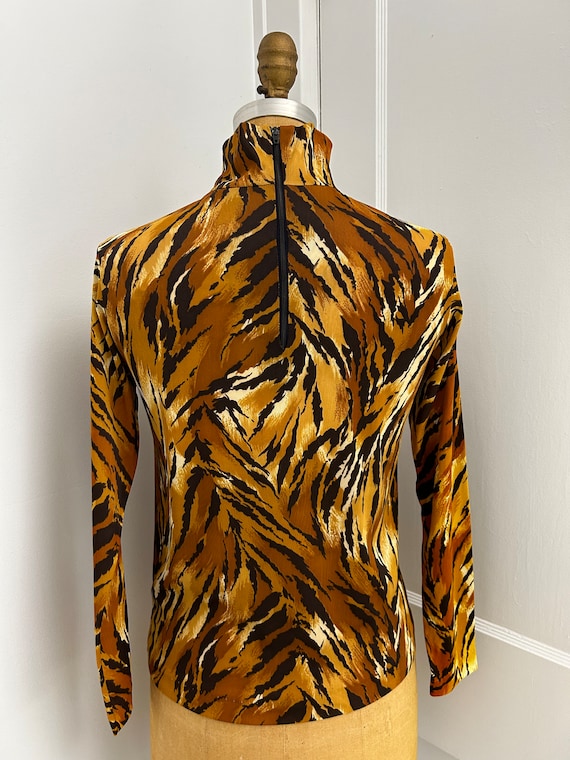 Tiger Turtleneck Polyester Knit Pullover 1970s Blouse - Gem