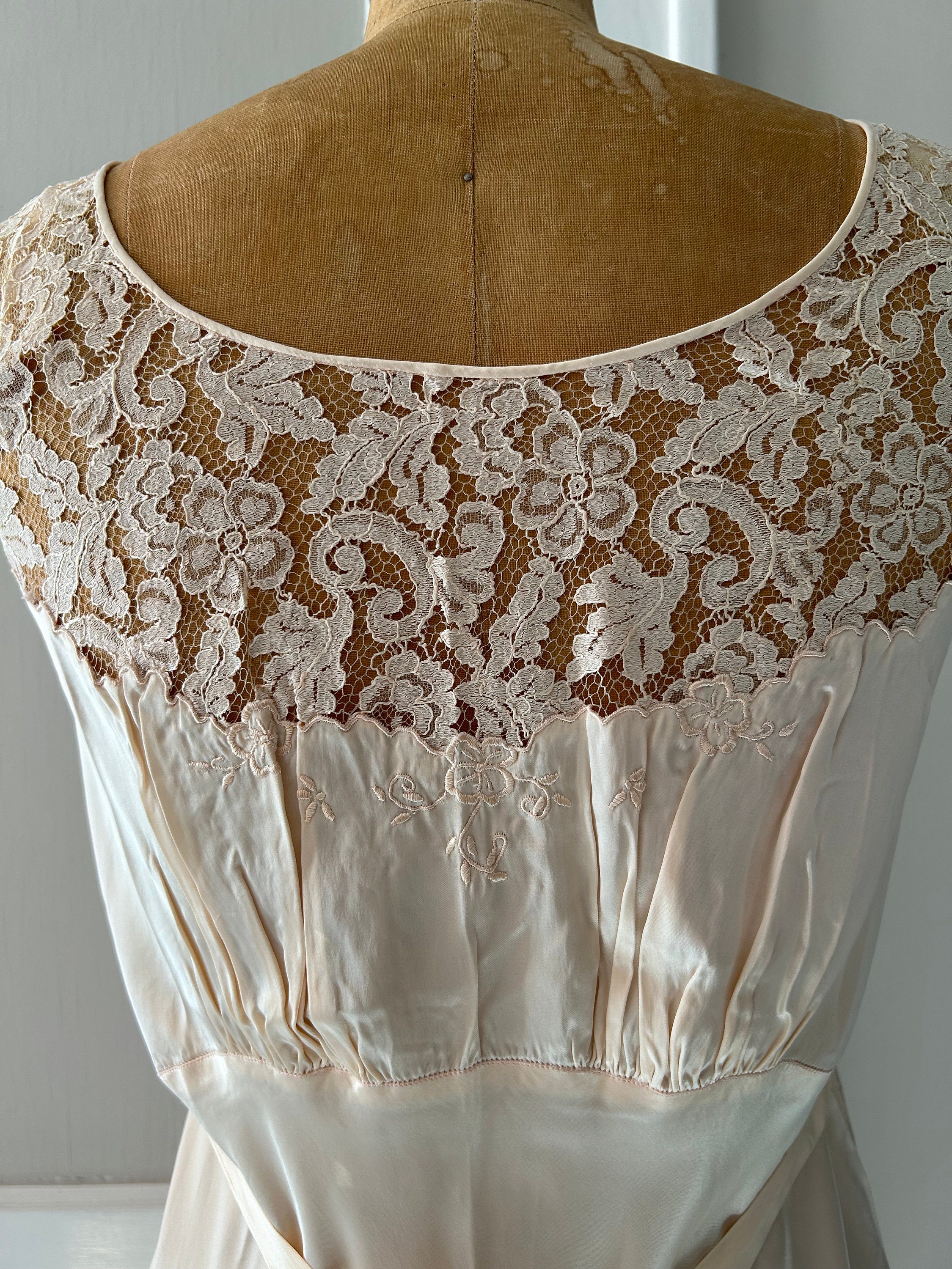 1930s Nightgown & Swingy Jacket-lace, Bias Cut Satin Lingerie by Saab ...