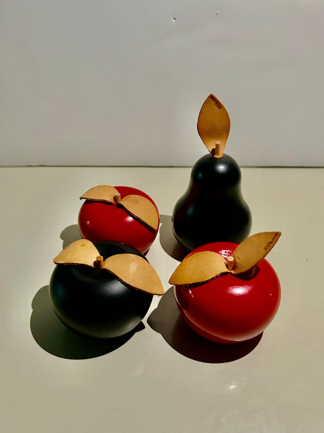 AARIKKA FINLAND Wood Apples & Pear W/ Leather Leaves Finnish Design ...
