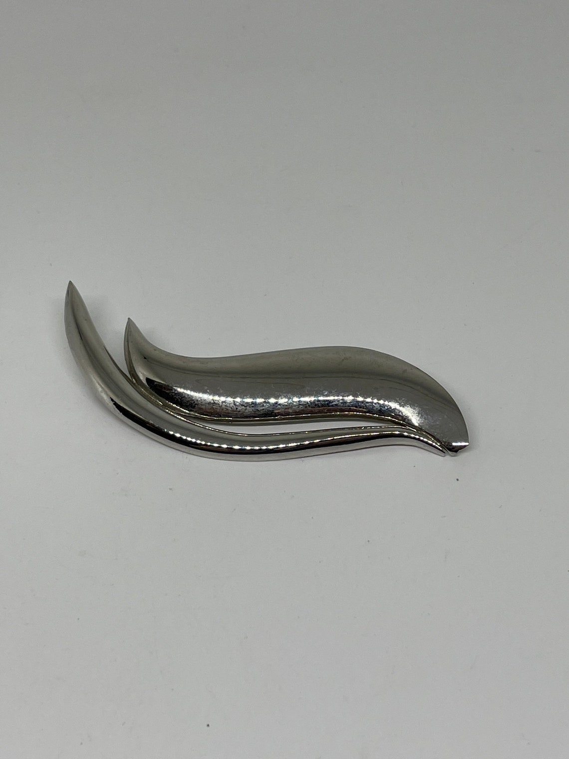 Vintage JJ 1988 Silvertone Brooch - Etsy