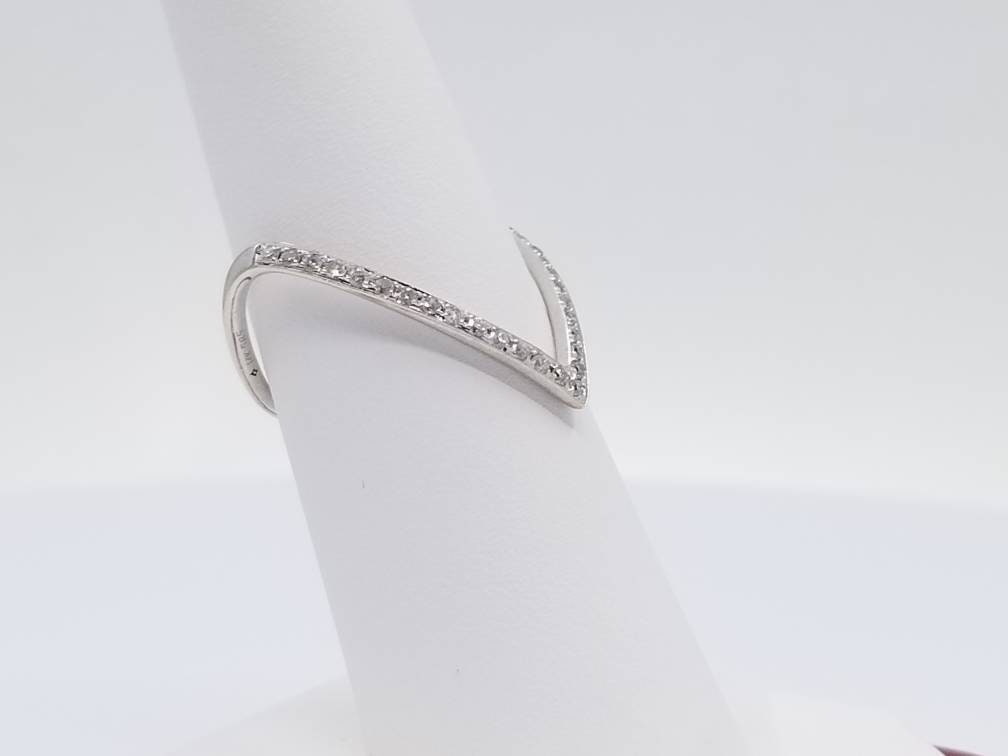 14K White Gold Chevron Ring / Stackable V-shaped Delicate Band - Etsy