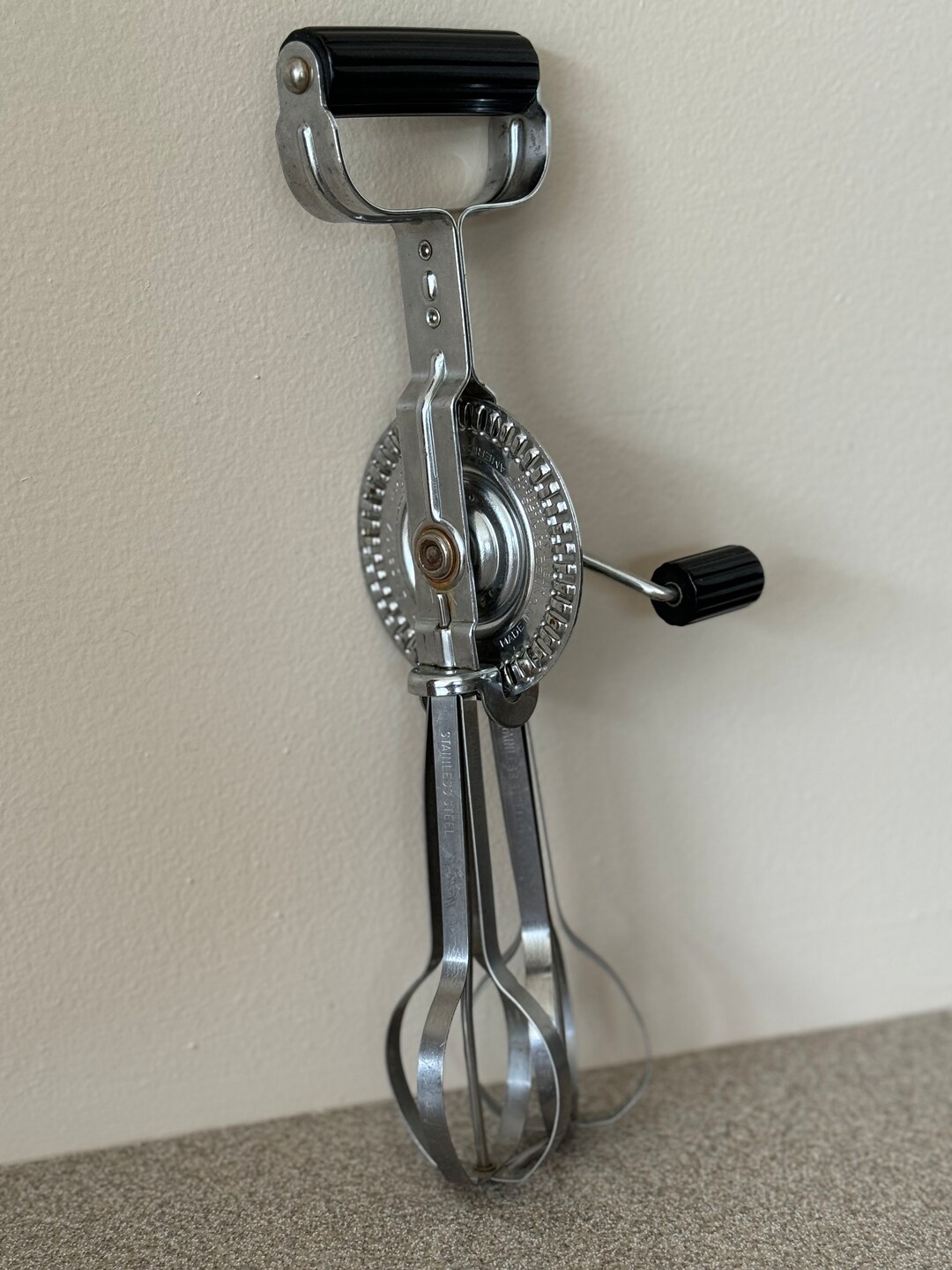 Vintage Androck Egg Beater Hand Mixer Rotary Beater Black Bakelite ...