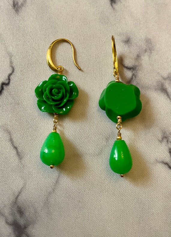 Vintage BAKELITE FLOWER BRIOLETTE Drop Green Jade Gol… - Gem