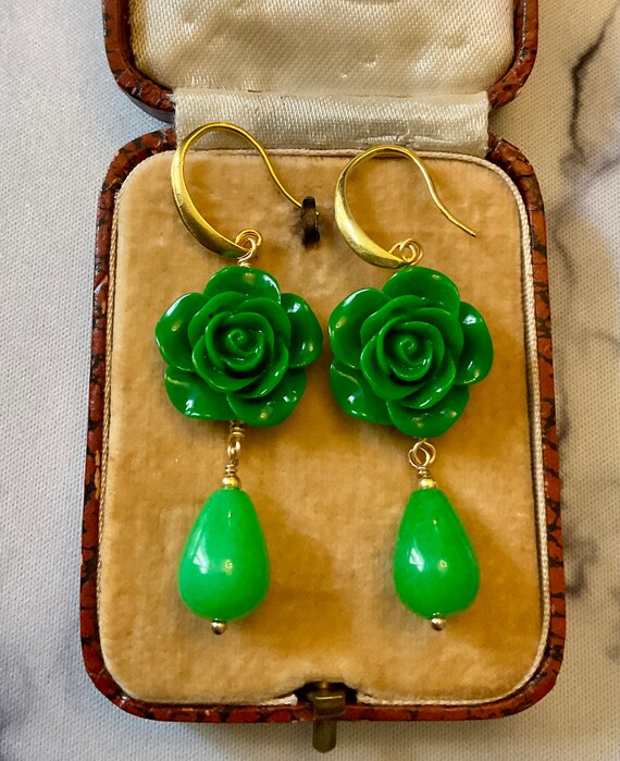 Vintage BAKELITE FLOWER BRIOLETTE Drop Green Jade Gol… - Gem