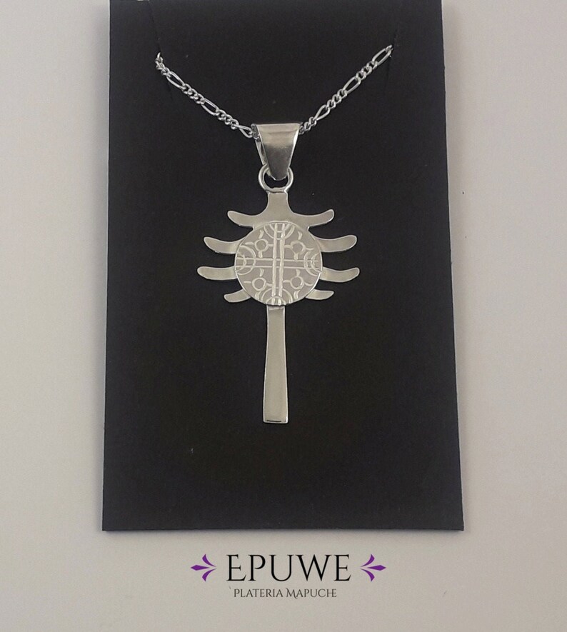 Araucaria pendant and silver chain with Kultrún Mapuche - Etsy México