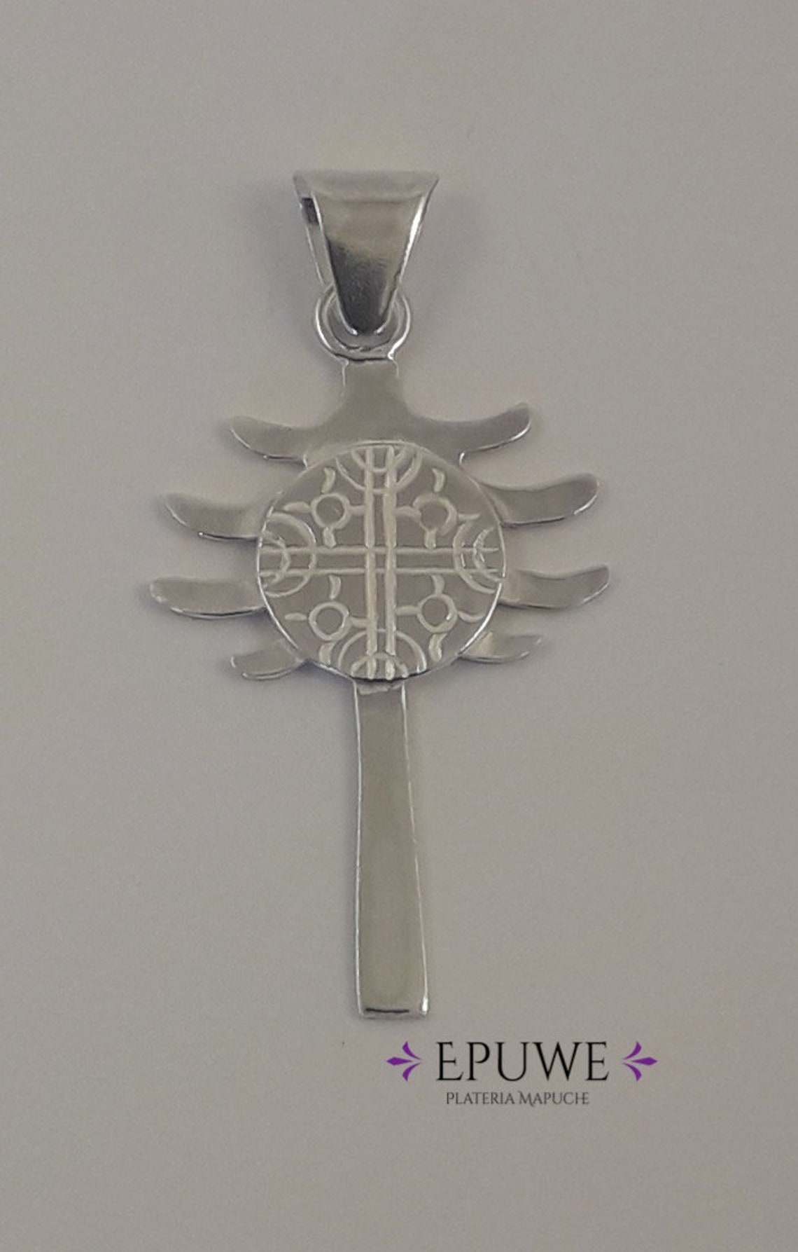 Araucaria pendant and silver chain with Kultrún Mapuche - Etsy México