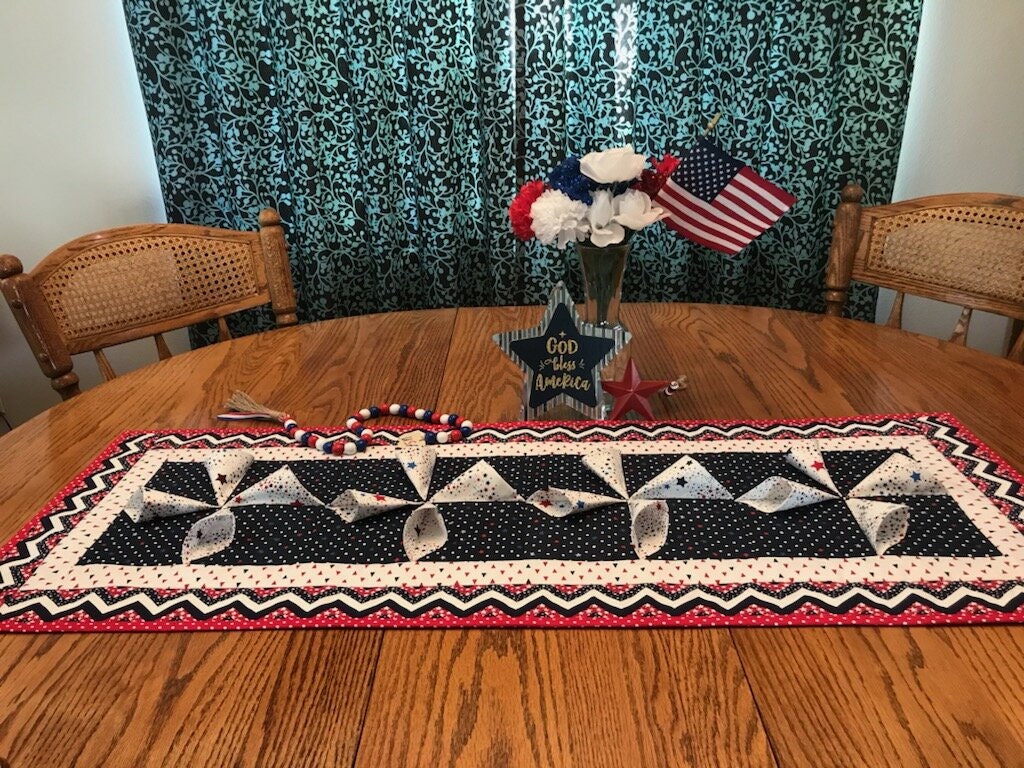 QUILTED 3D PINWHEEL Table Runner~ Patriotic Table Topper~ Red, White ...