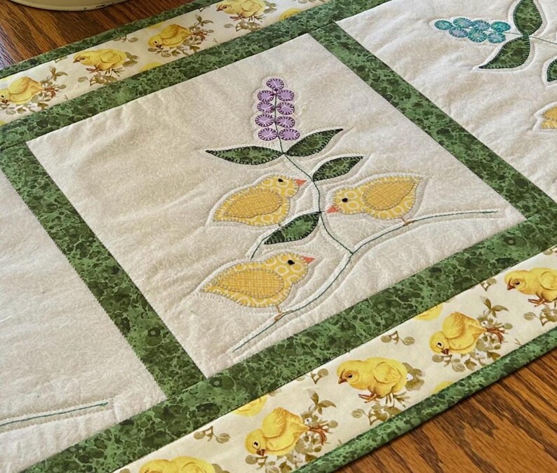 Quilted Applique Chickens Table Runner ~ Hen & Chicks Table Topper ...