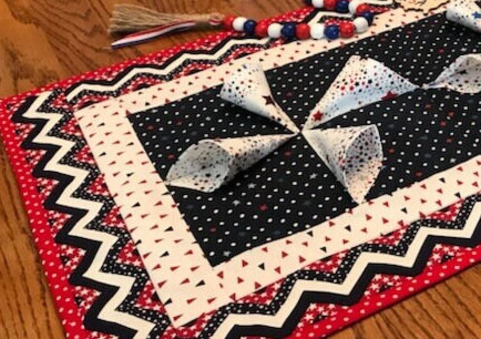 QUILTED 3D PINWHEEL Table Runner~ Patriotic Table Topper~ Red, White ...