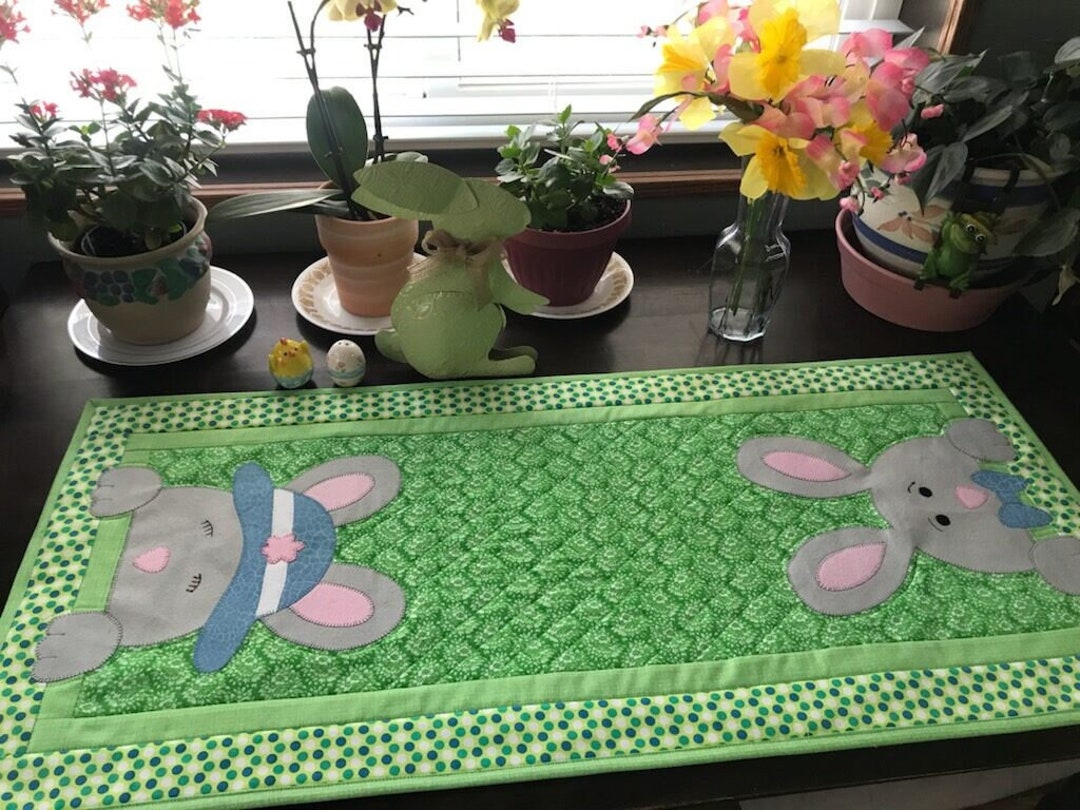Pretty Quilted Spring Bunny Table Runner Easter Table Bunny Rabbit ...