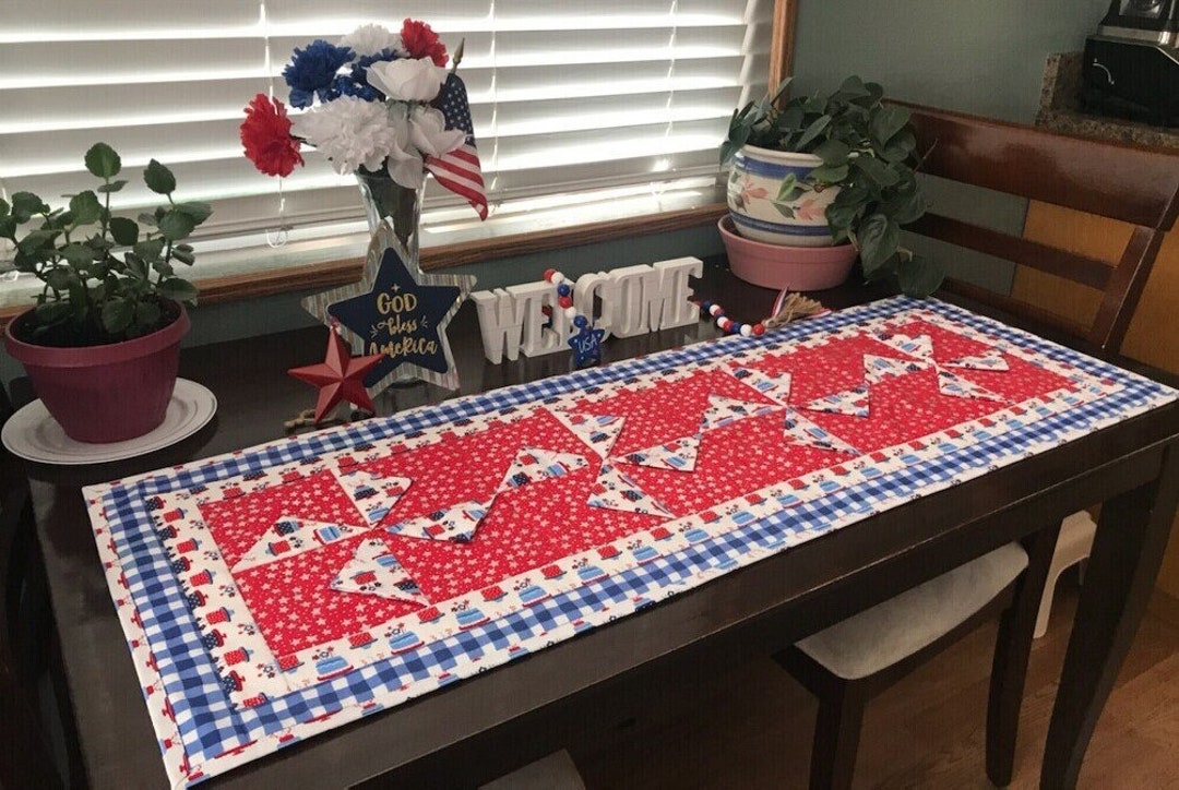 QUILTED PINWHEEL Table Runner Patriotic Table Topper Red, White & Blue ...