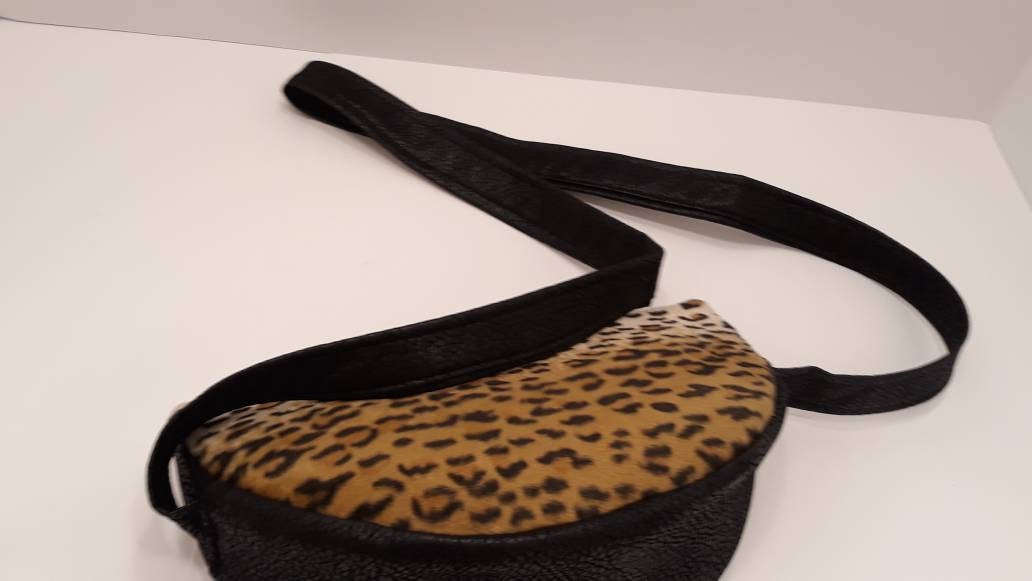 Elegant Leopard Medium-small Sized Shoulder Purse Lightweight Animal ...