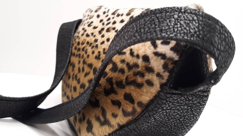 Elegant Leopard Medium-small Sized Shoulder Purse Lightweight Animal ...