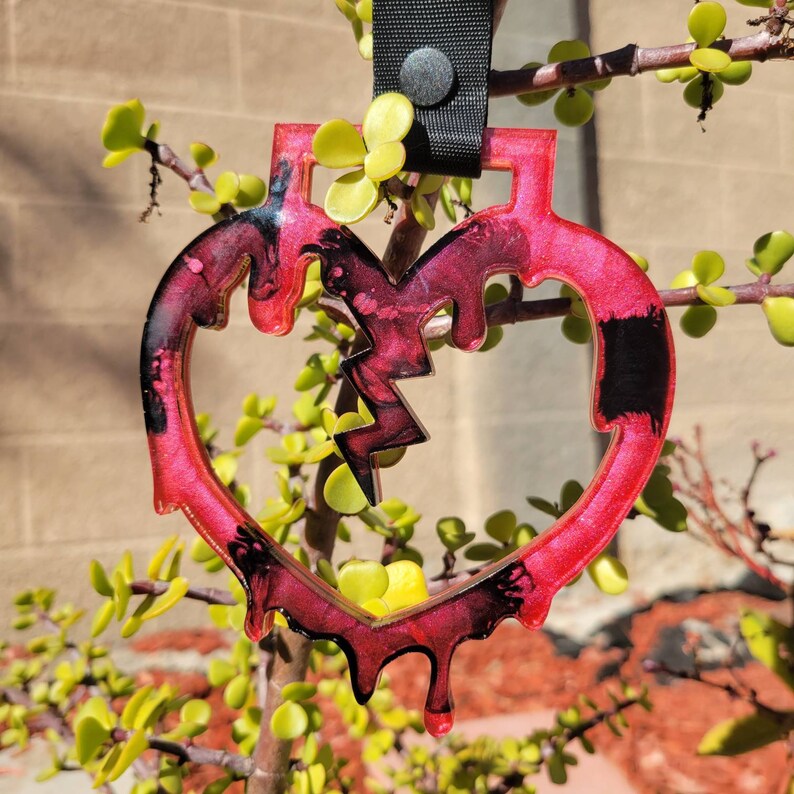 Custom Drippy Broken Heart Tsurikawa Resin - Etsy