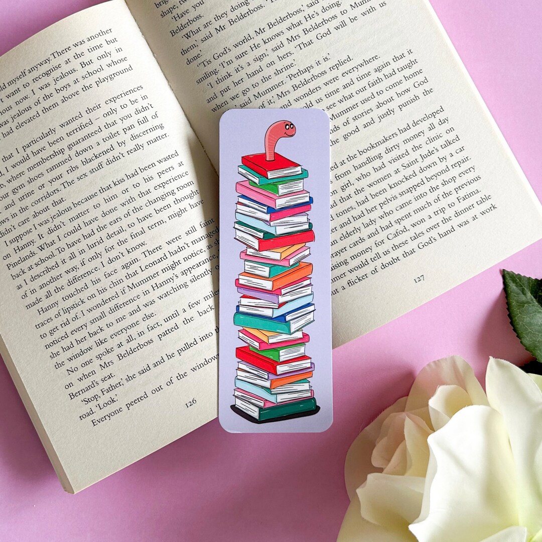 Bookworm Bookmark / Pile of Books Bookmark / Booklover - Etsy