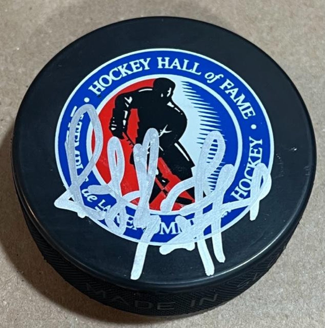 RAY BOURQUE Signed Autographed Official NHL Hall of Fame Hockey Puck ...