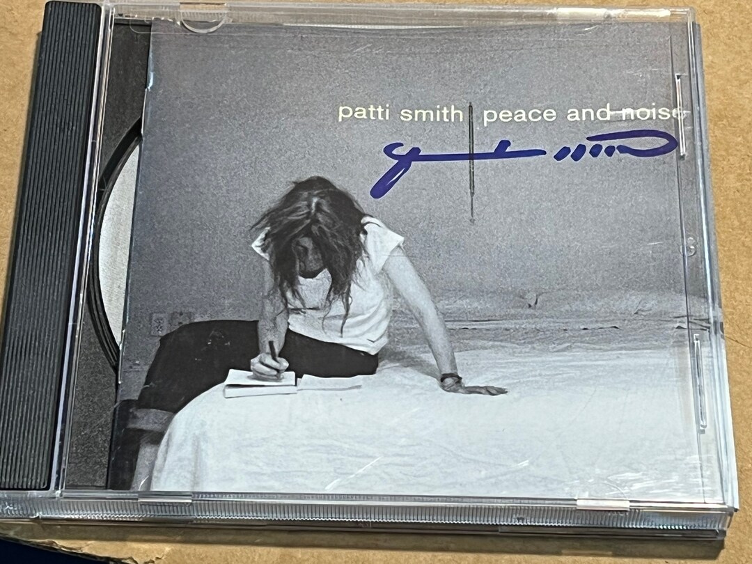 PATTI SMITH Firmó el folleto autografiado de Peace & Noise CD - Etsy España