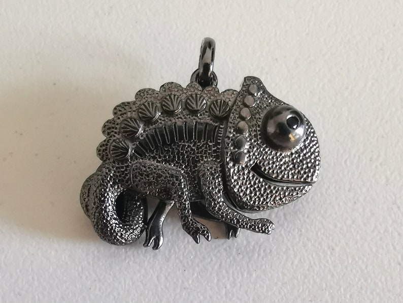 Chameleon Pendant Made From Sterling Silver With a Gem in Its Eyes Will ...