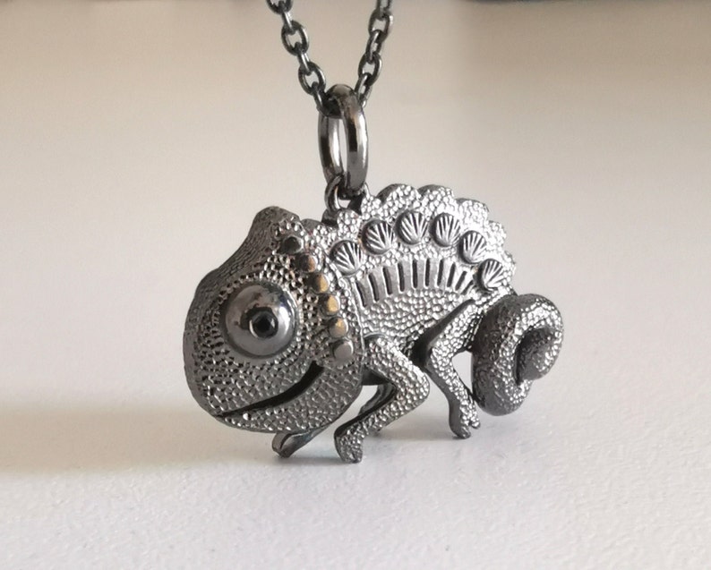 Chameleon Pendant Made From Sterling Silver With a Gem in Its Eyes Will ...