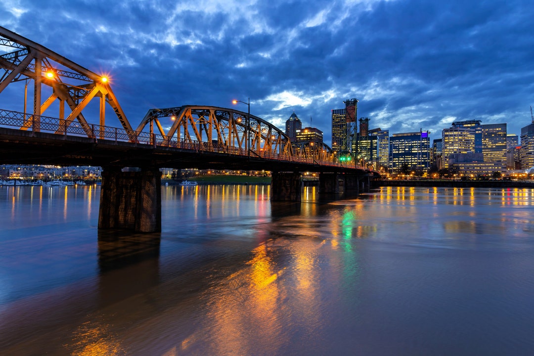 Hawthorne Bridge Over Willamette River to Portland Oregon Downtown ...