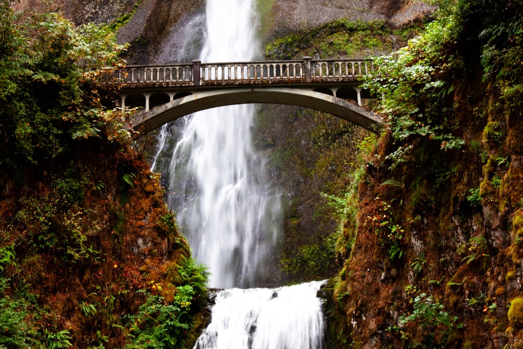 Columbia River Gorge, Multnomah Falls Oregon, Benson Footbridge Offers ...